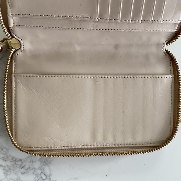 kate spade | Bags | Neutral Colored Kate Spade Wristlet | Poshmark